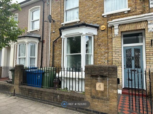 Peckham Rye, London SE15, 1 bed flat to rent, £1,900 pcm | PrimeLocation