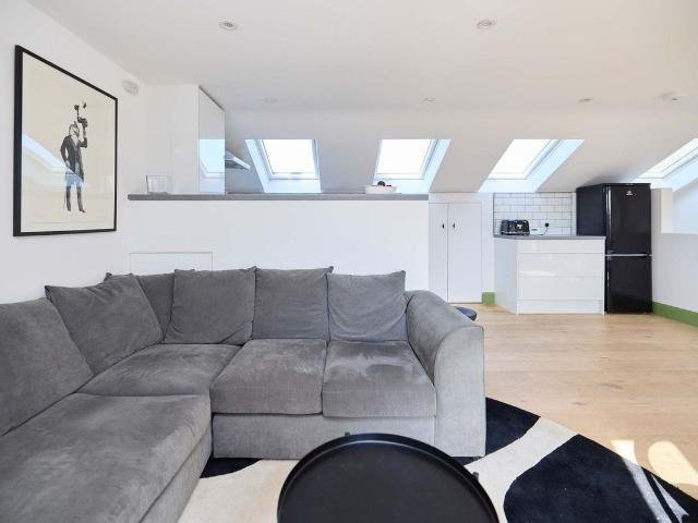 Peckham SE15, 2 bed flat to rent, £2,575 pcm | PrimeLocation