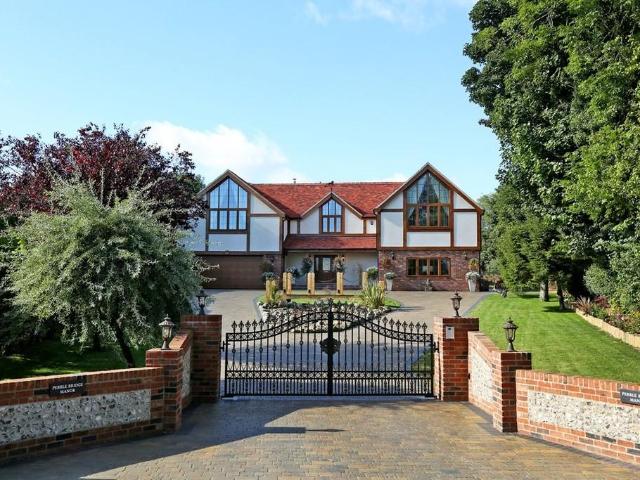 Pedlars Lane, Royston SG8 5 bed detached house to rent £4,800 pcm £1,108 pw