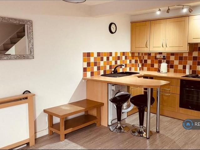 Peel House, Egham, TW20 1 bed terraced house to rent £1,550 pcm £358 pw