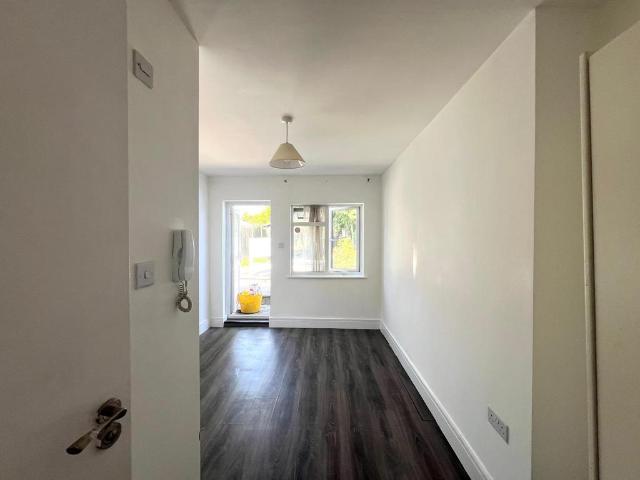 Peel Road, Harrow HA3 5 bed semi detached house to rent £5,000 pcm £1,154 pw
