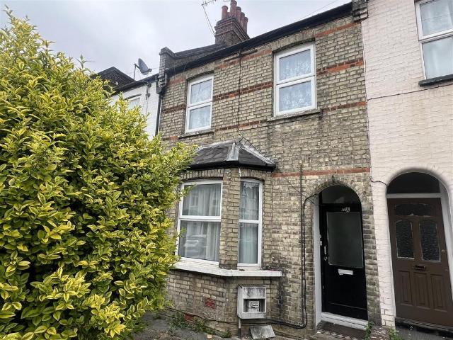 Peel Road, Wembley 2 bed flat to rent £1,800 pcm £415 pw