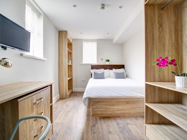 Peel Street, Nottingham NG1, 3 bed flat to rent, £737 pppm | PrimeLocation