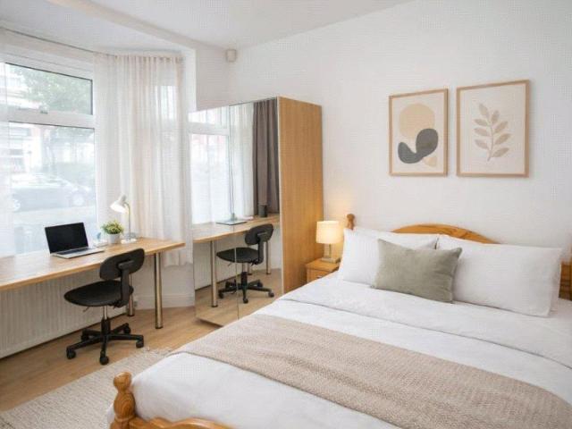 Peerless Street, Old Street, London. 2 bed apartment to rent £2,950 pcm £681 pw