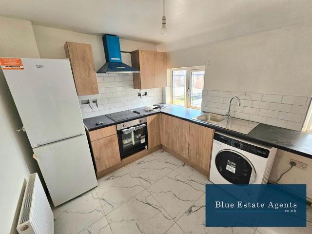 Pegg Road, Hounslow, TW5 2 bed flat to rent £1,750 pcm £404 pw
