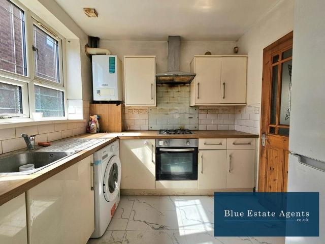 Pegg Road, Hounslow, TW5 2 bed ground floor flat to rent £1,750 pcm £404 pw