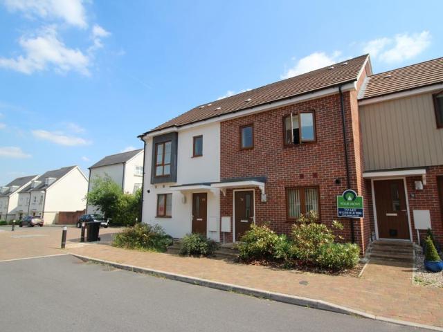 Peggs Way, Hampshire RG24 3 bed terraced house to rent £1,550 pcm £358 pw