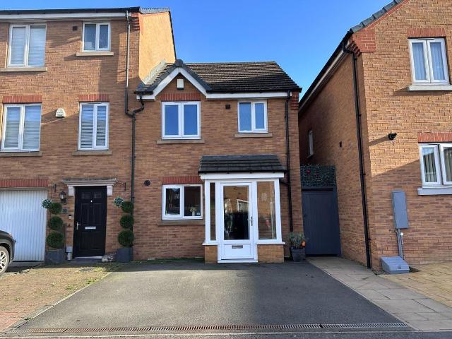 Pel Crescent, Oldbury B68, 3 bed end terrace house to rent, £1,250 pcm | PrimeLocation
