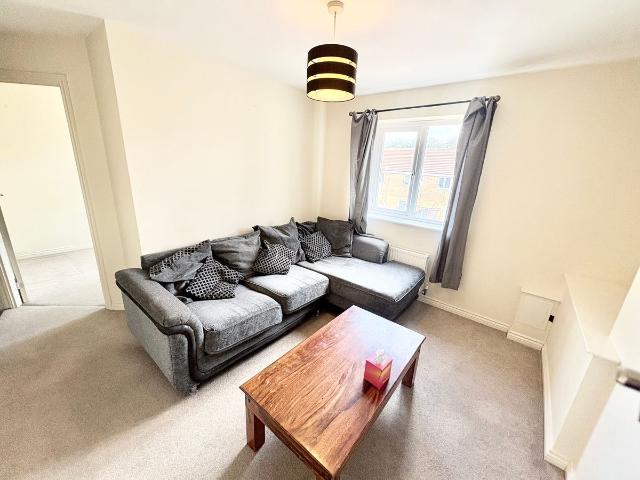 Pel Crescent, Oldbury B68, 1 bed flat to rent, £800 pcm | PrimeLocation