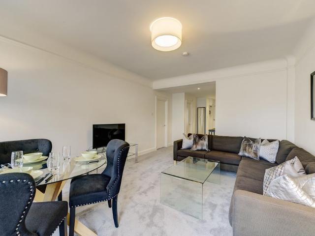 Pelham Court, Chelsea, London SW3 2 bed flat to rent £4,767 pcm £1,100 pw