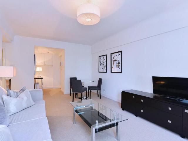 Pelham Court, Fulham Road, South. 2 bed flat to rent £4,550 pcm £1,050 pw