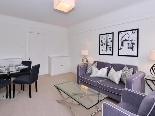 Pelham Court, Fulham Road, SW3 2 bed flat to rent £4,030 pcm £930 pw