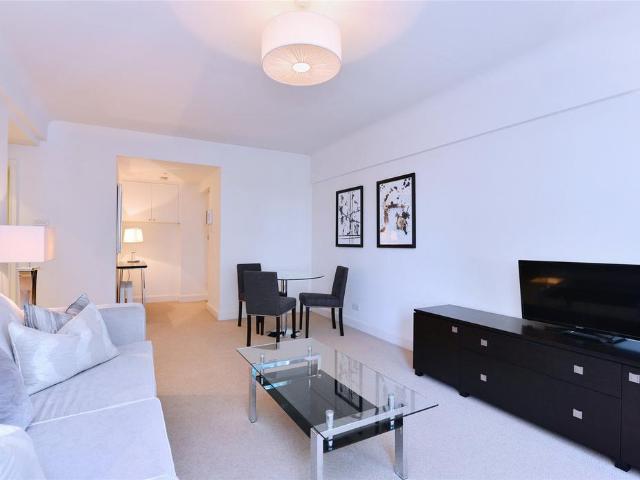 Pelham Court, South Kensington SW3 2 bed apartment to rent £4,550 pcm £1,050 pw