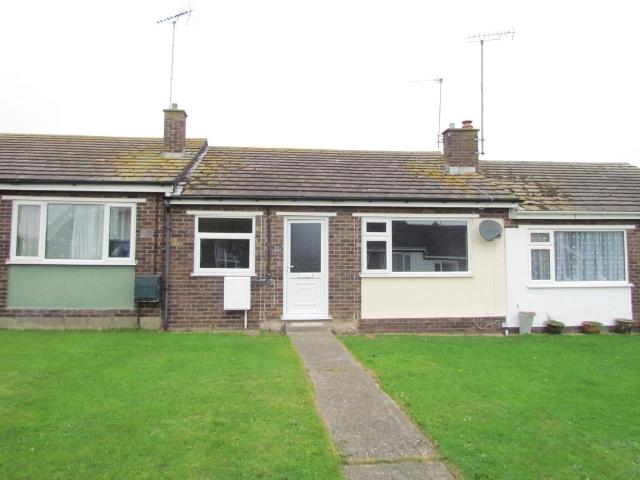 Pelham Close, Dovercourt, Essex CO12, 2 bed bungalow to rent, £1,100 pcm | PrimeLocation