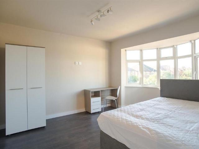 Pelham Crescent, Beeston, NG9 6 bed detached house to rent £1,950 pcm £450 pw