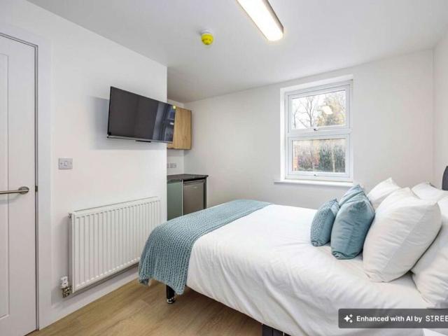 Pelham Avenue Room 2