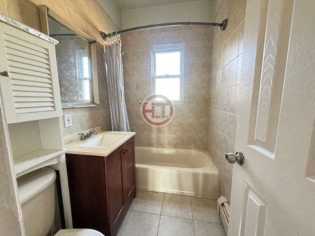 Pelham Bay 1 bed room $1900 hot water included