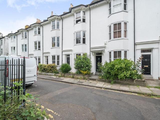 Pelham Square, East Sussex BN1 5 bed terraced house to rent £3,900 pcm £900 pw