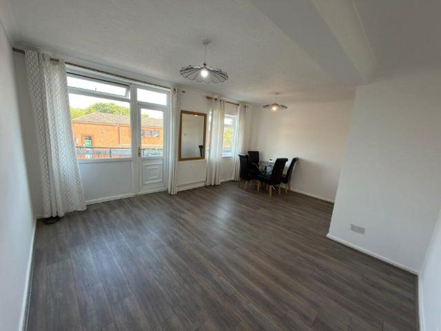 Pelham Place, Chapel Allerton, Leeds. 3 bed terraced house to rent £1,095 pcm £253 pw