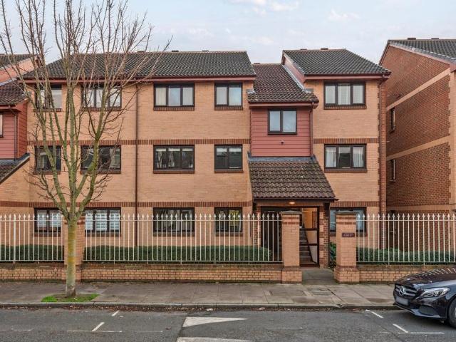 Pelham Road, Wimbledon, London, SW19 2 bed flat to rent £2,000 pcm £462 pw