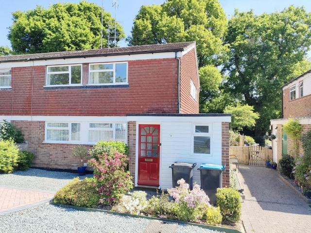 Pelham Road, Lindfield RH16 2 bed flat to rent £1,375 pcm £317 pw