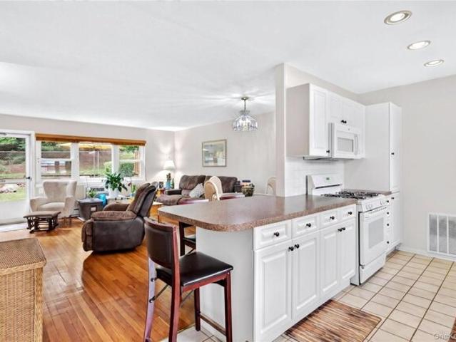 Pelham Rd Apt D, New Rochelle, Property For Sale