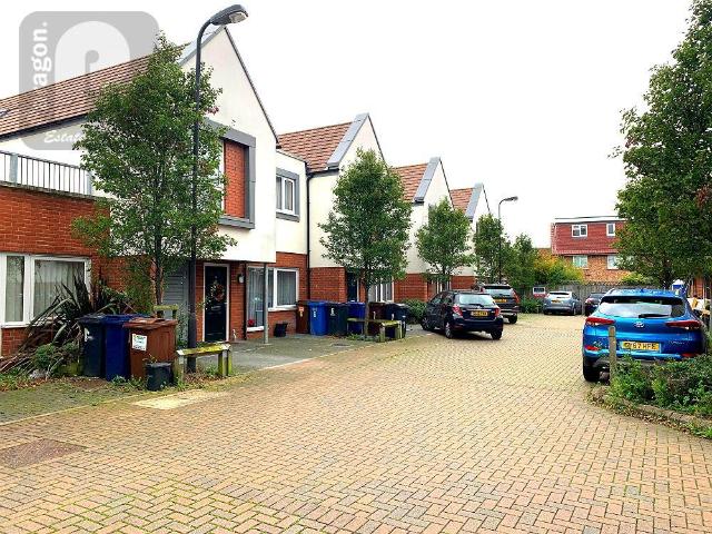 Pelican Drive, South Harrow, HA2 2 bed semi detached house to rent £2,150 pcm £496 pw