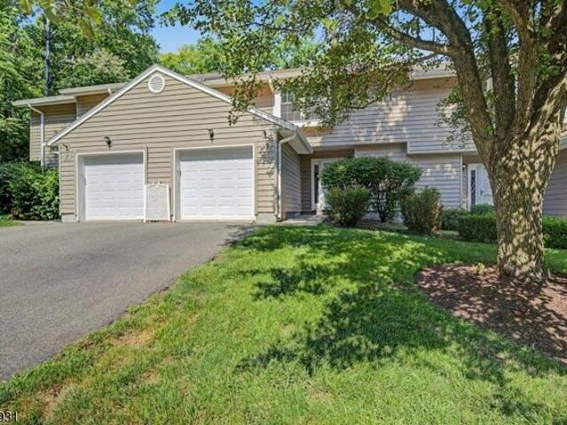 Pelican Pt, Hampton, Condo For Sale