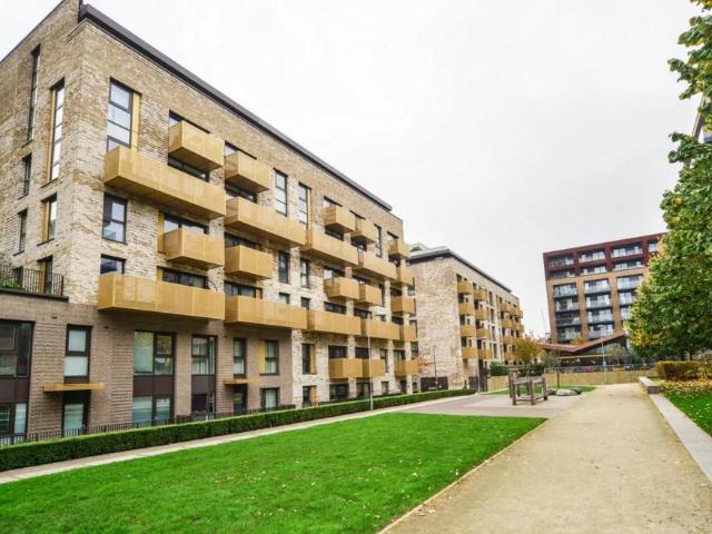 Pell Street, London, SE8 5ES Studio to rent £2,002 pcm £462 pw