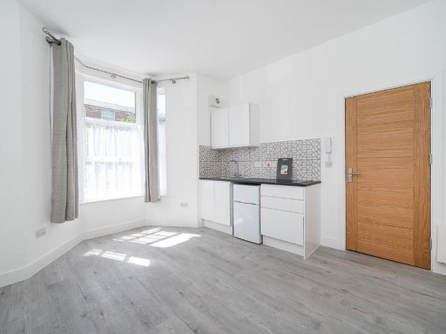 Pellerin Road N16, Dalston, London, Studio to rent, £1,300 pcm | PrimeLocation