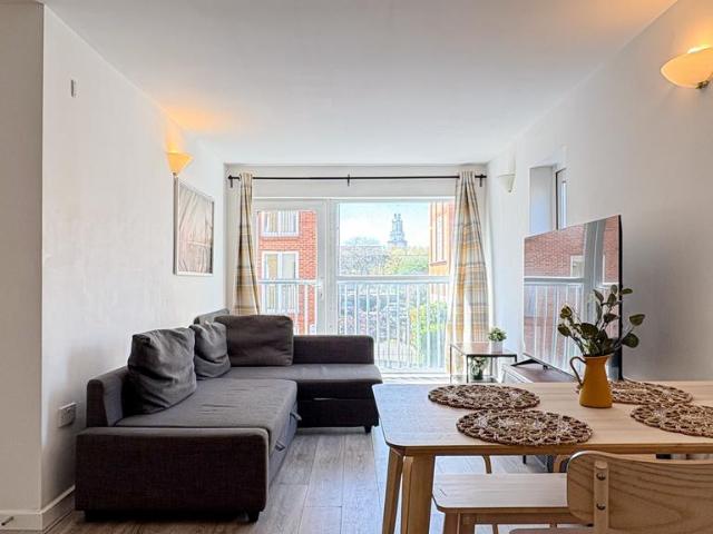 Pelling Street 2 bed flat to rent £2,350 pcm £542 pw