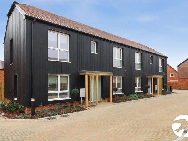 Pelsey Close, Alkerden, Ebbsfleet. 3 bed semi detached house to rent £2,450 pcm £565 pw