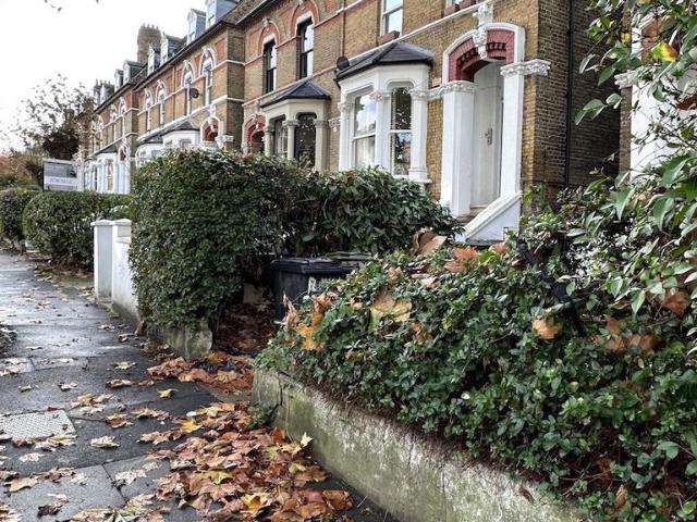 Pepys Road, London, SE14 5 bed semi detached house to rent £4,500 pcm £1,038 pw