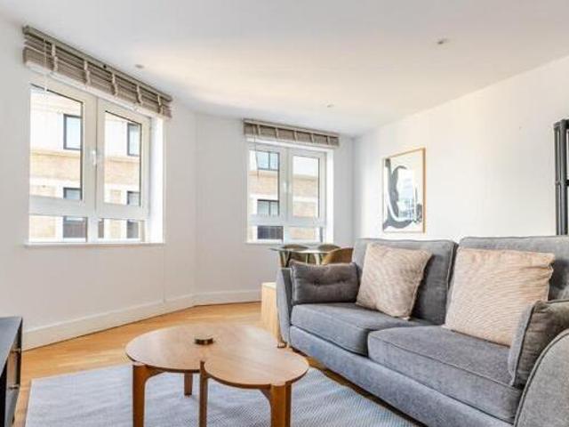 Pepys Street, London, 2 Bedroom Apartment
