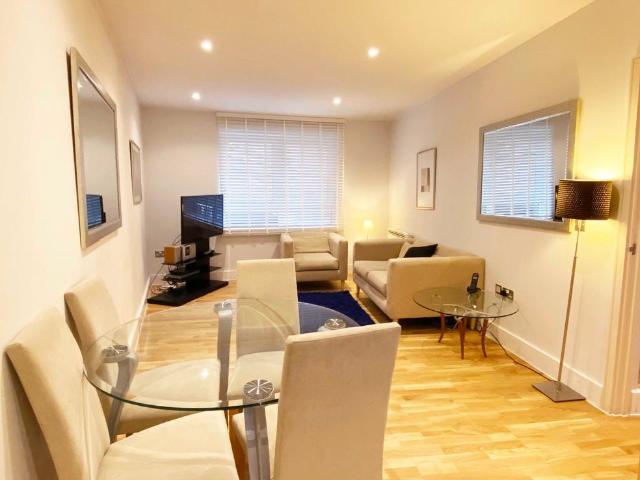 Pepys Street, Tower Hill, EC3N 1 bed apartment to rent £2,700 pcm £623 pw