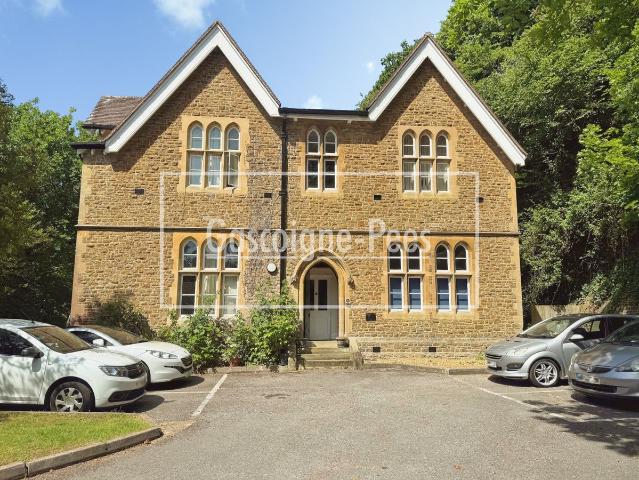 Peperharow Road Badgers Hollow, Godalming GU7, 2 bed flat to rent, £2,400 pcm | PrimeLocation