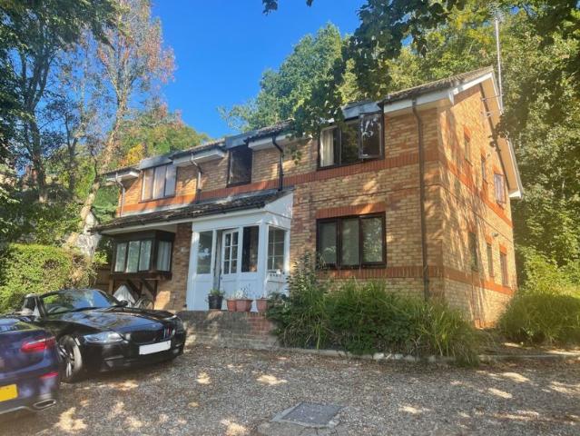 Peperharow Road, Godalming GU7, 1 bed flat to rent, £1,195 pcm | PrimeLocation