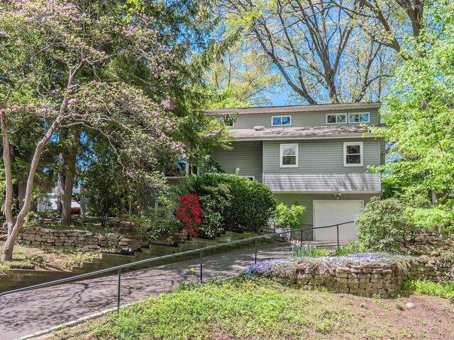 Pepperday Ave, Port Washington, Home For Sale