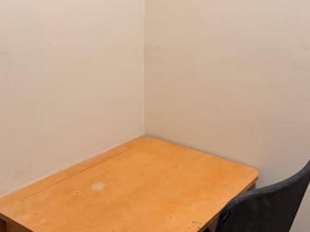 Pequena suite para moças que trabalham