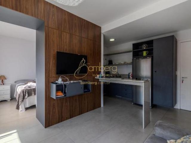 Pequeno apartamento tipo estúdio, mobiliado, pronto para morar