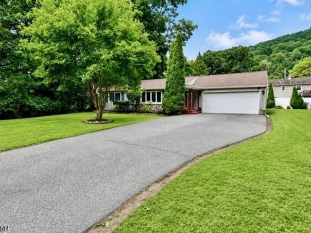 Pequot Trl, Jefferson Township, Home For Sale