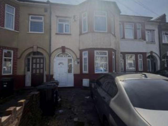 Perth Road, Ilford, Essex, IG2 4 bed terraced house to rent £2,700 pcm £623 pw