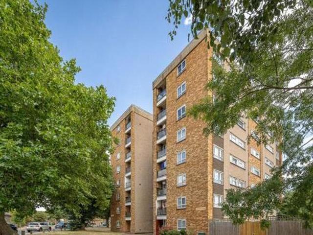 Perceval Court, Newmarket Avenue, 2 Bedroom Flat