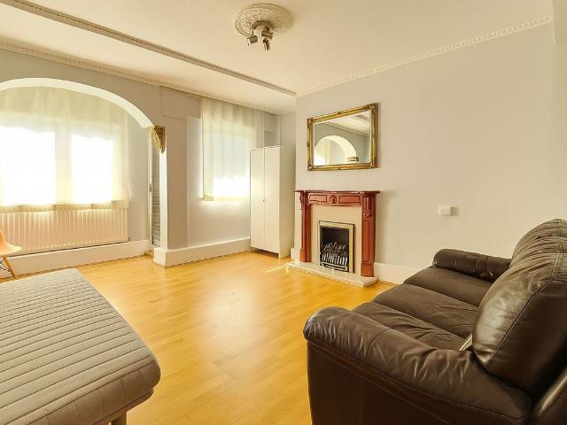 Percival Street, Grimthorpe House Percival Street EC1V, 3 bed flat to rent, £3,500 pcm | PrimeLocation