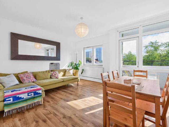 Percival Street, London, EC1V 4 bed apartment to rent £3,750 pcm £865 pw