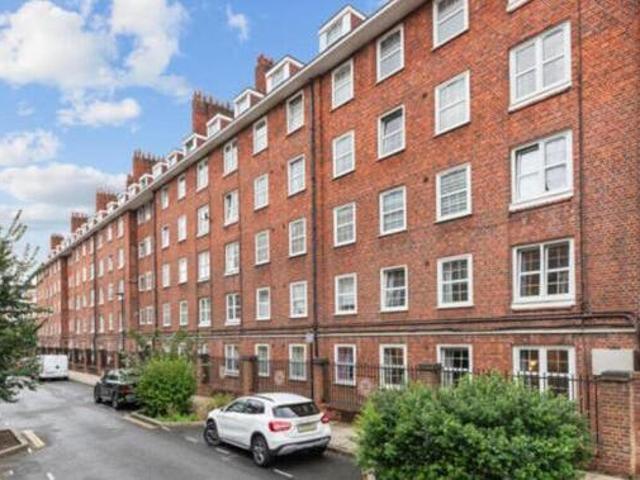 Percival Street, London, 3 Bedroom Apartment