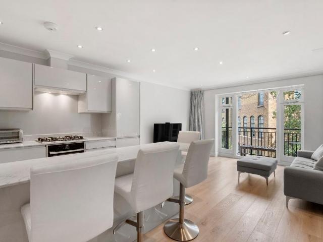 Percy Circus, London 2 bed flat to rent £5,000 pcm £1,154 pw