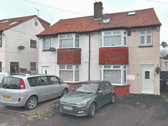 Percy Gardens, Enfield EN3, Studio to rent, £950 pcm | PrimeLocation