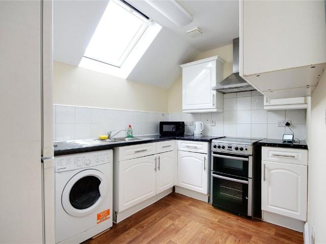 Percy Gardens, Enfield, Middlesex EN3, 2 bed maisonette to rent, £1,800 pcm | PrimeLocation
