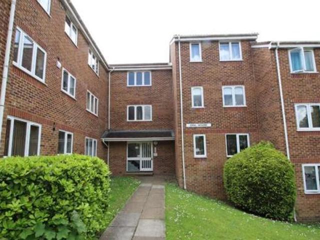 Percy Gardens, London, 1 Bedroom Flat